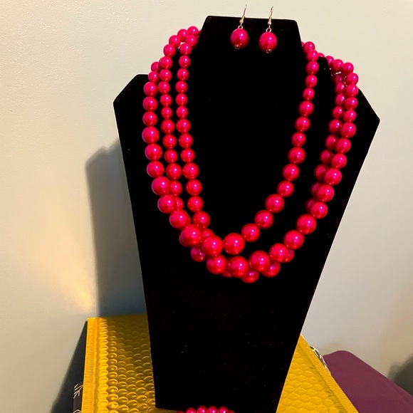 Jewelry | Fuchsia Pearl Necklace Set With Bracelets | Poshmark